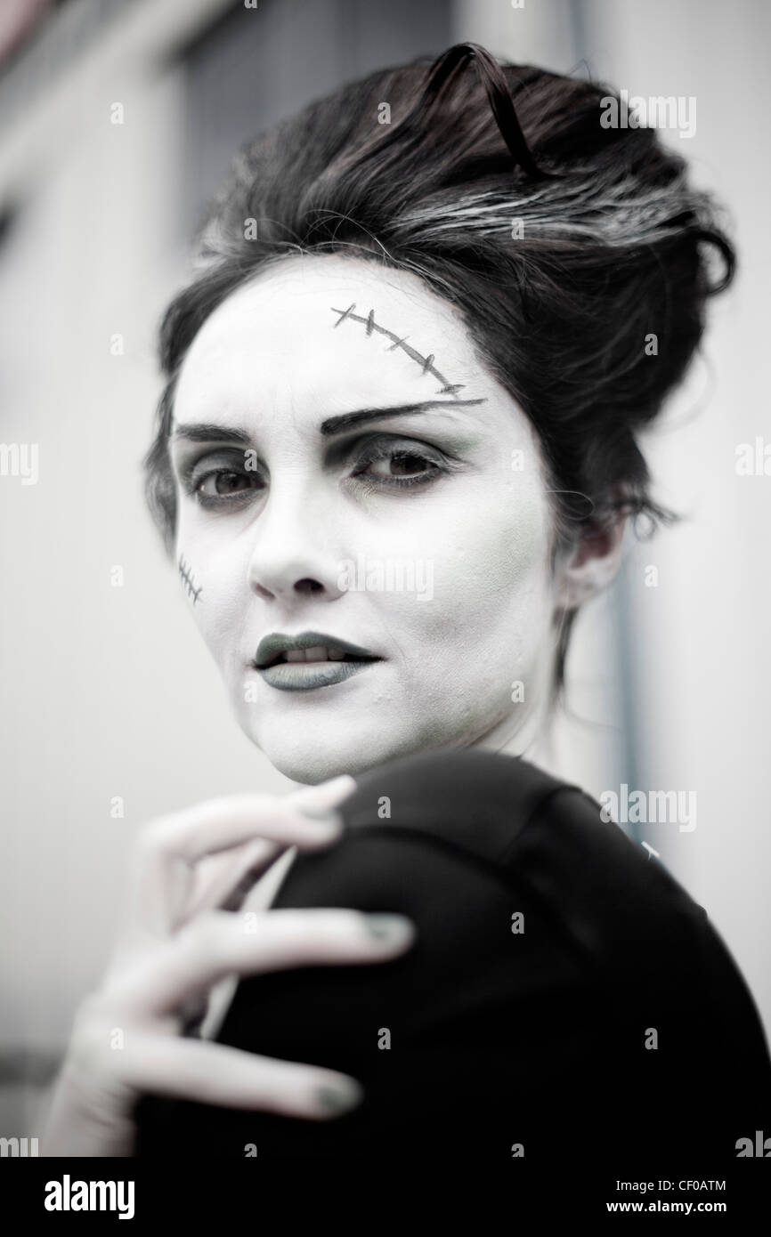 Bride of frankenstein hi-res stock photography and images - Alamy