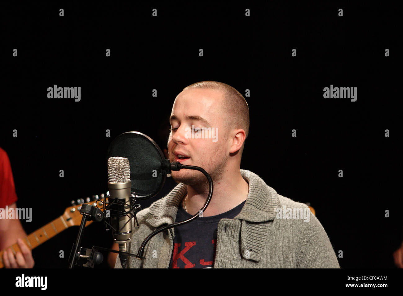 Singer, songwriter Maverick Sabre performs 'I need' for students at the ...