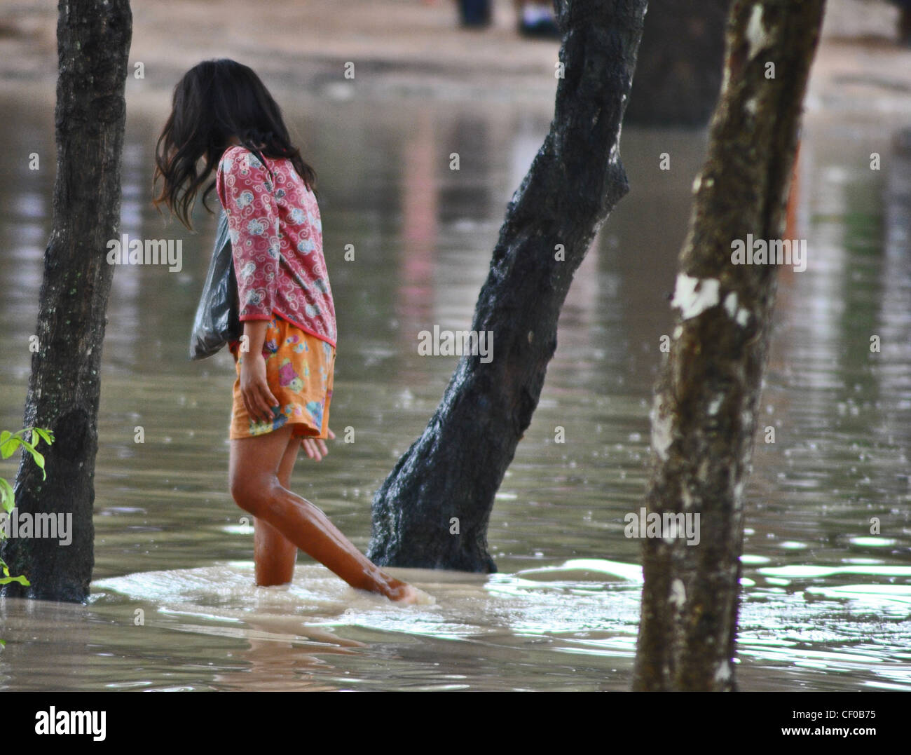 Cambodia flood children hi-res stock photography and images - Alamy
