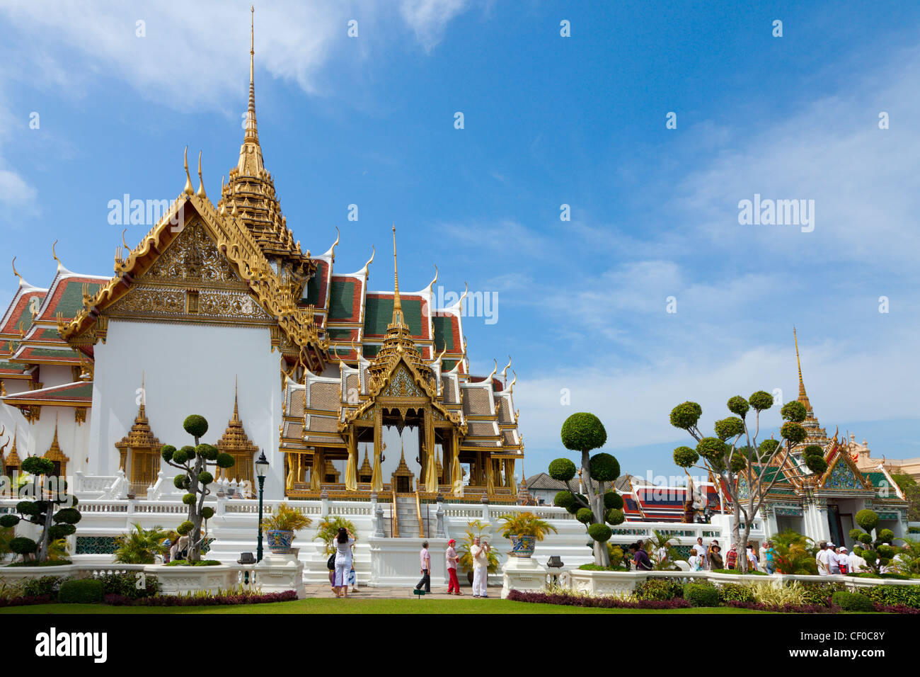 Grand palace bangkok architecture hi-res stock photography and images ...