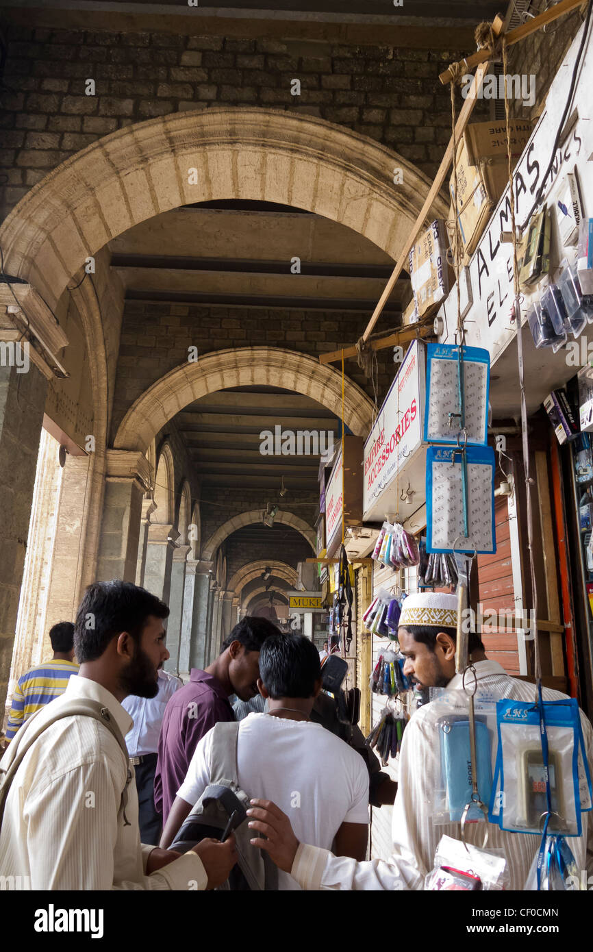 Crowded street mumbai hi-res stock photography and images - Alamy