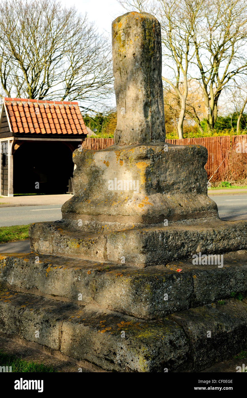 Wellingore Stone Cross Lincolnshire Village England Stock Photo - Alamy