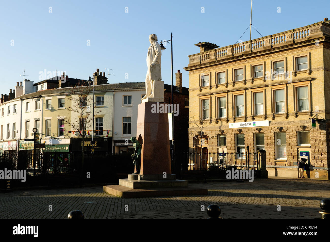 The stump and statue of herbert ingram hi-res stock photography and ...