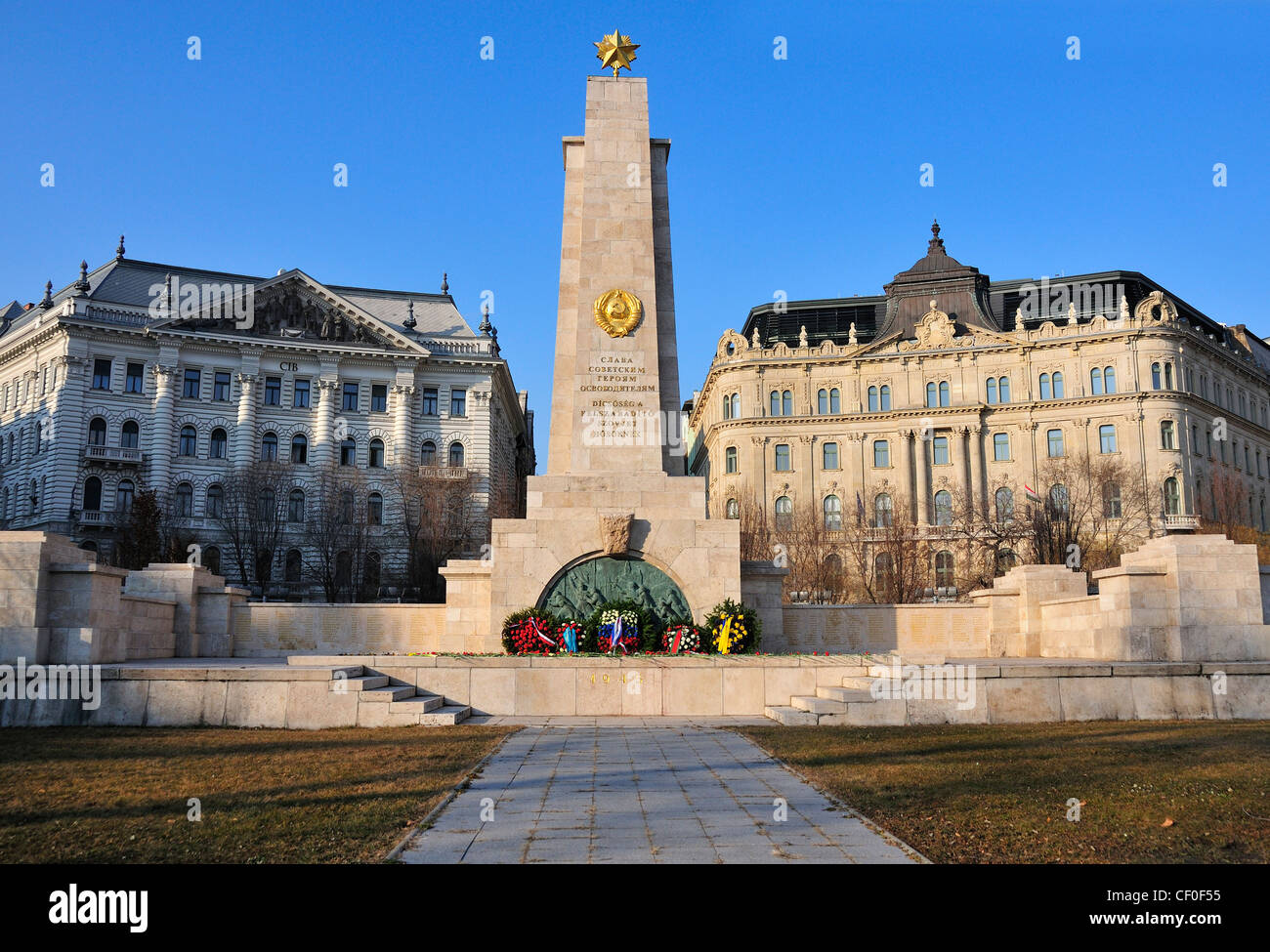 Wreaths laid by Russian officials at World War II memorial to Soviet ...