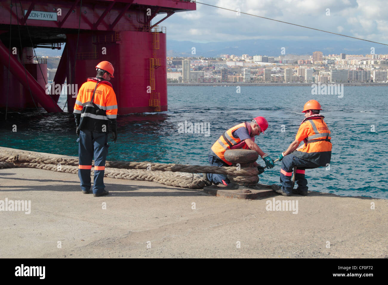 Adjusting mooring ropes on oil rig in Puerto de La Luz, Las Palmas ...