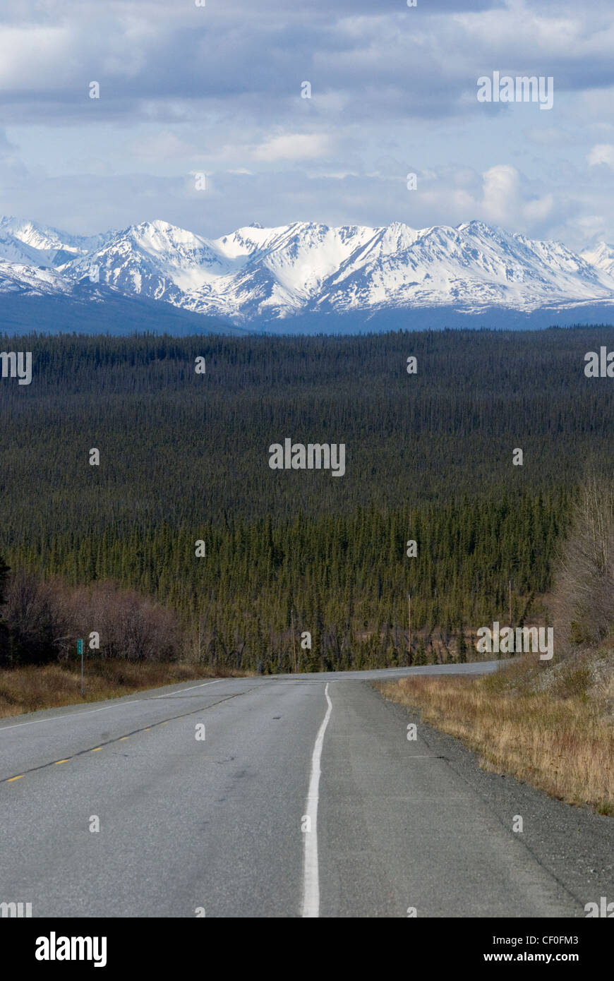 Alaska mountains and road hi-res stock photography and images - Alamy