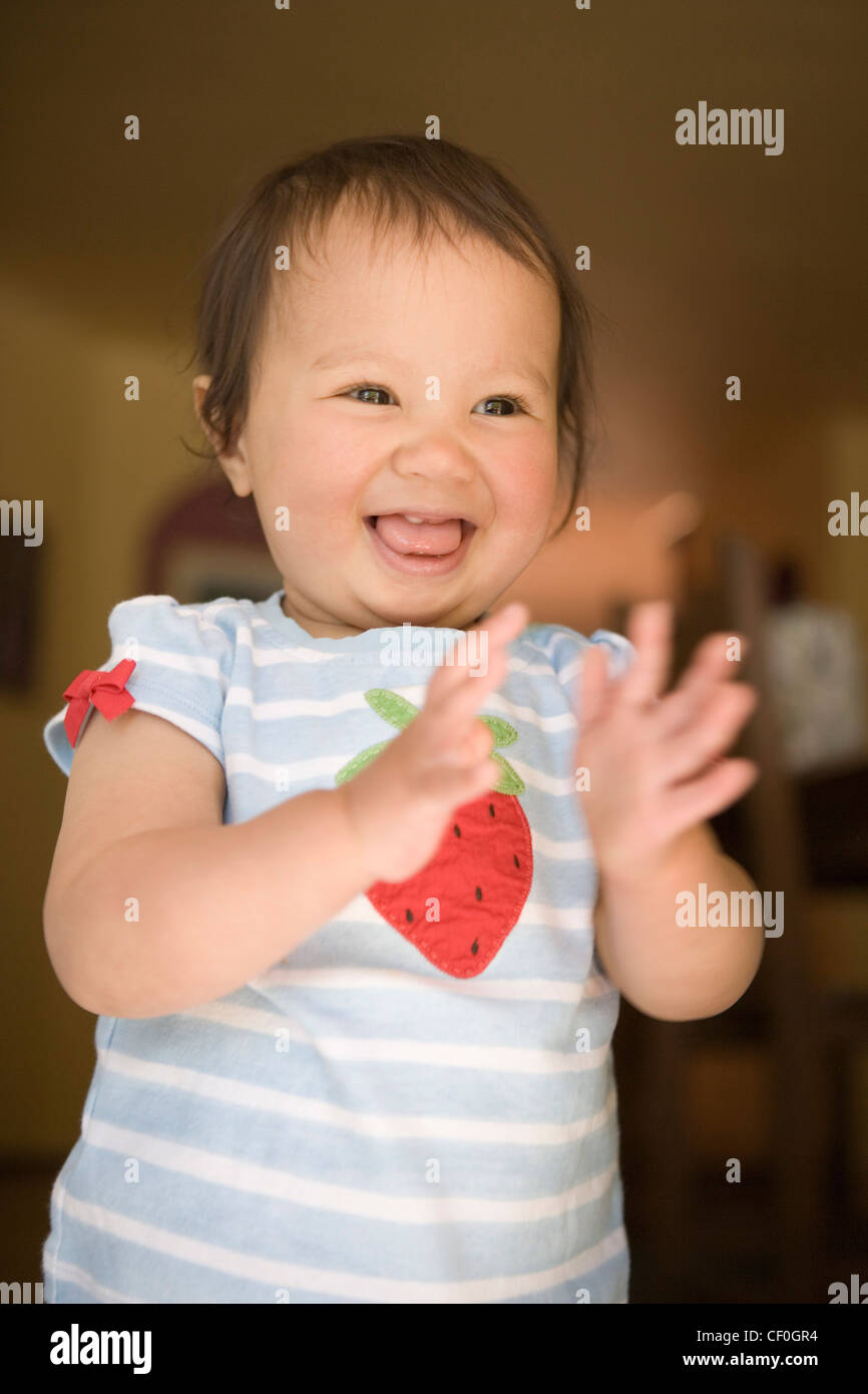 Girl clap hands hi-res stock photography and images - Alamy