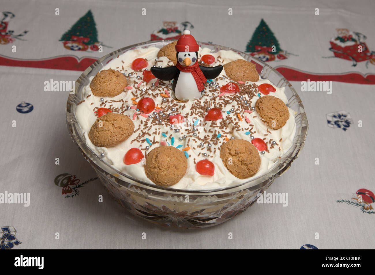 Sherry trifle hi-res stock photography and images - Alamy