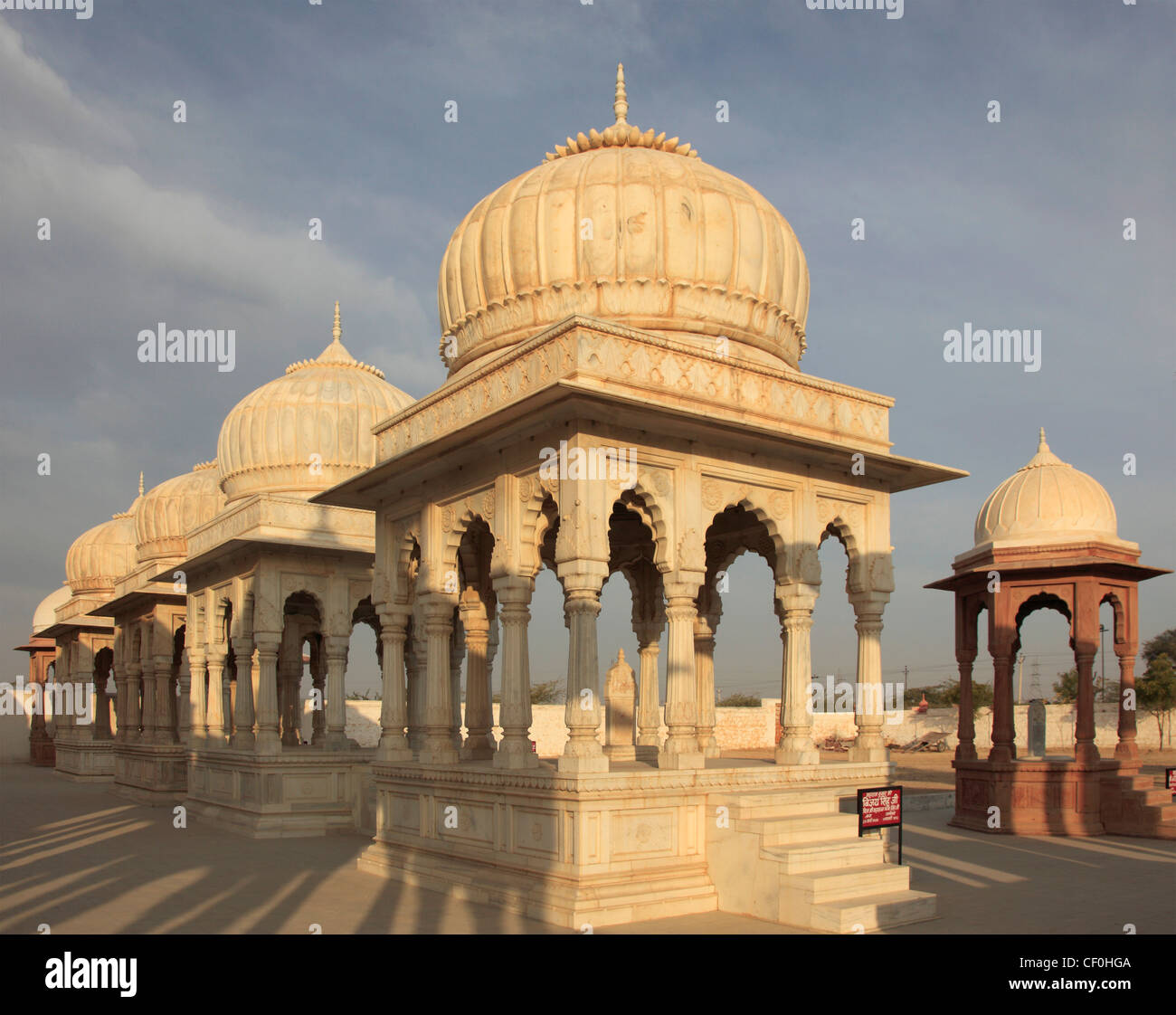 India, Rajasthan, Bikaner, Devi Kund, cenotaphs Stock Photo - Alamy