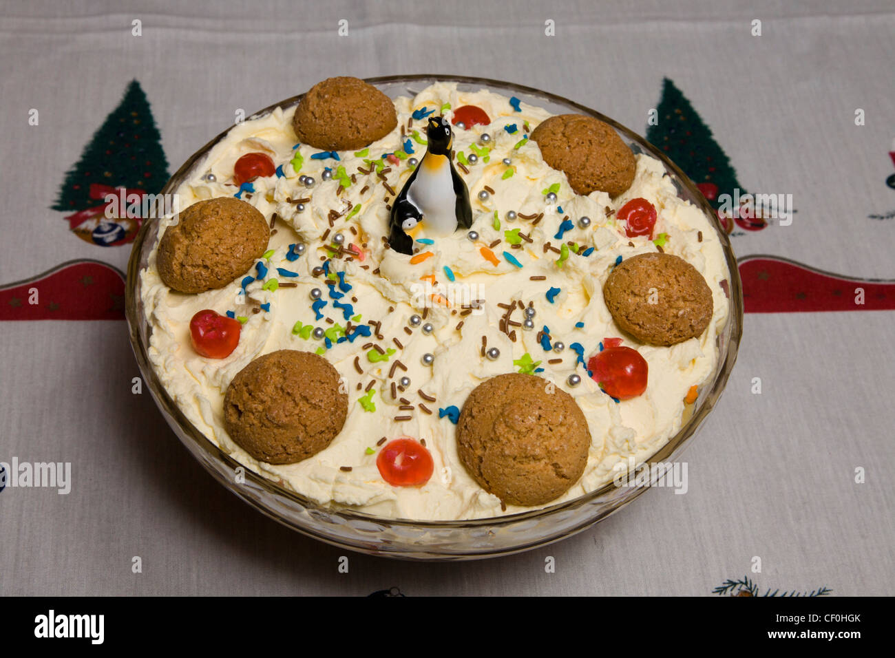 Sherry trifle hi-res stock photography and images - Alamy