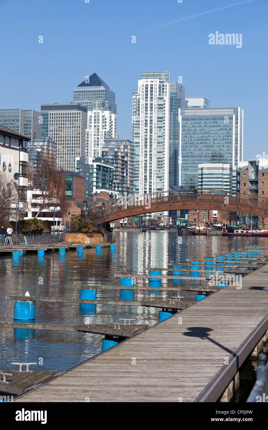 Clippers Quay marina, part of Millwall Outer Dock with Canary wharf in ...