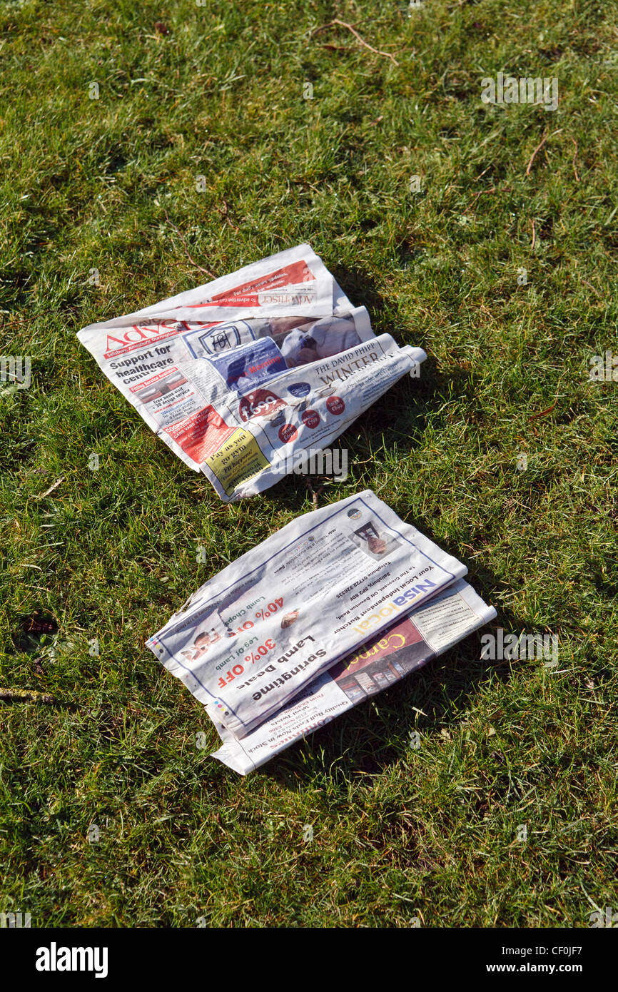 Discarded newspaper hi-res stock photography and images - Alamy