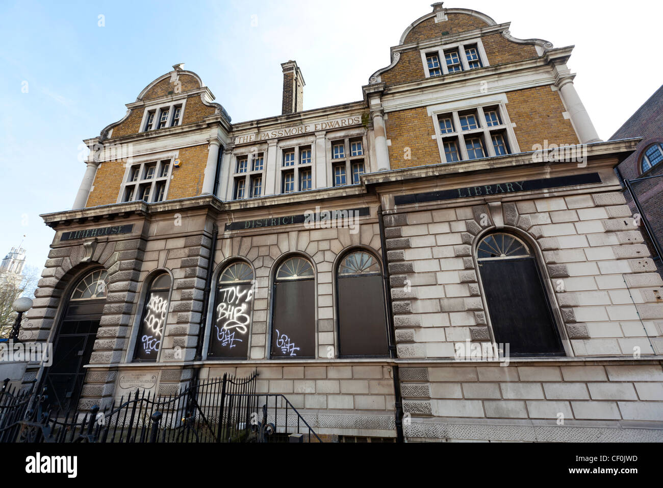 Public library exterior outside london hi-res stock photography and ...
