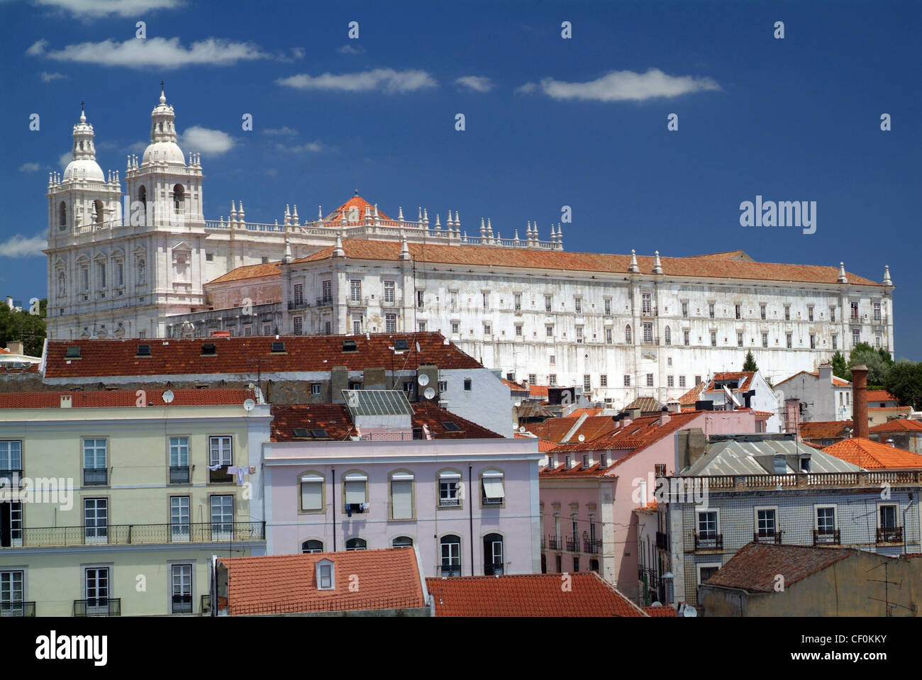 Casas de alfama hi-res stock photography and images - Alamy