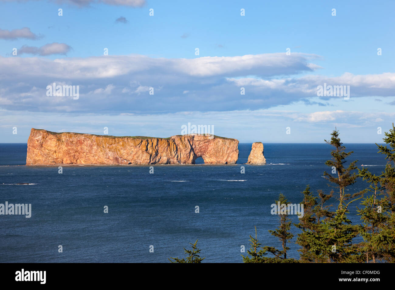 Perce rock, perce, quebec, canada hi-res stock photography and images ...