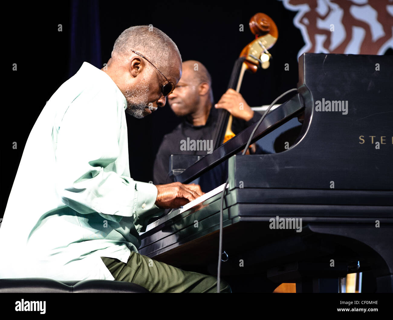 Ahmad Jamal with James Cammack on bass, Manolo Badrena on percussion ...