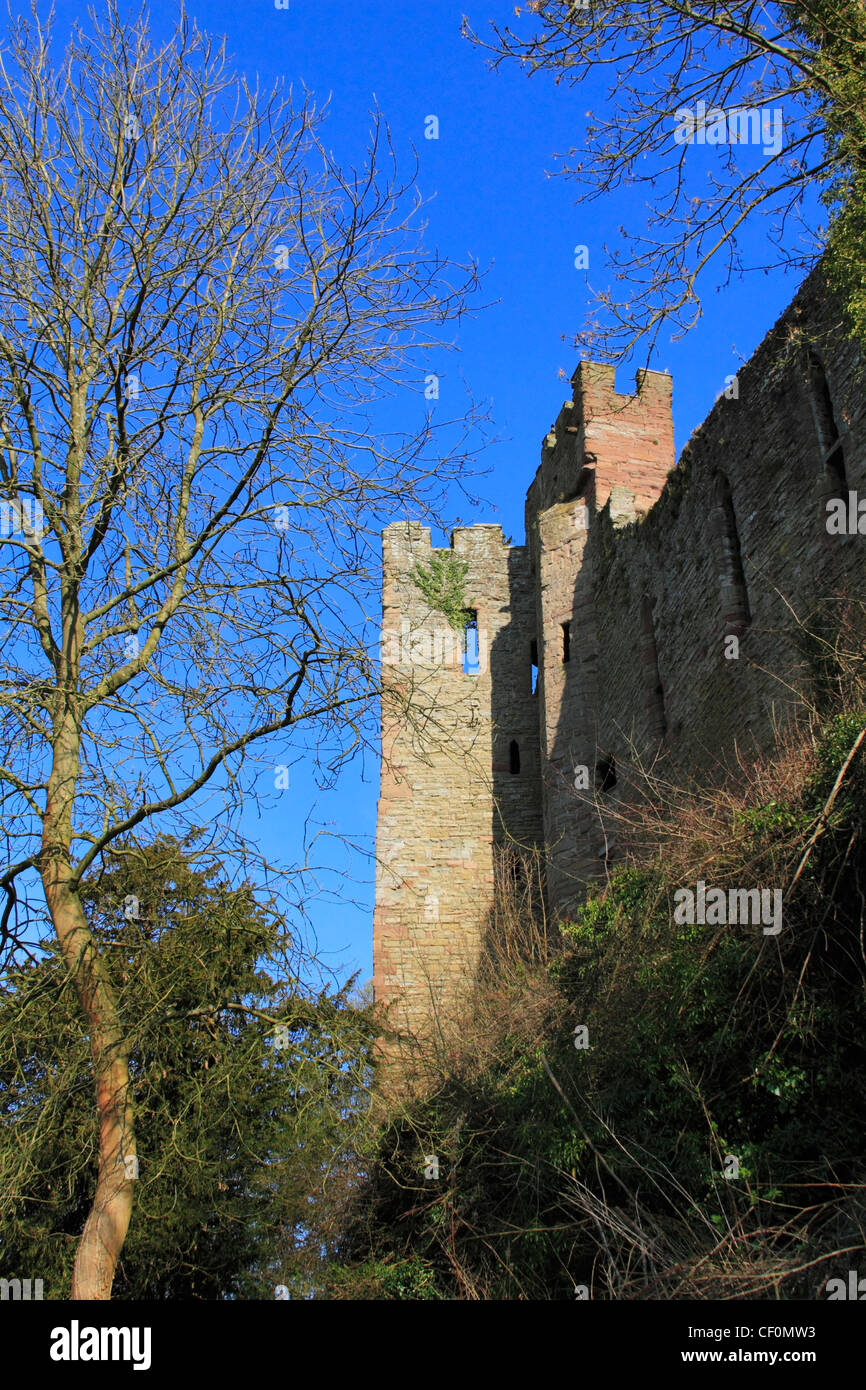The outer walls of Ludlow Castle, Ludlow, Shropshire, England, Europe ...