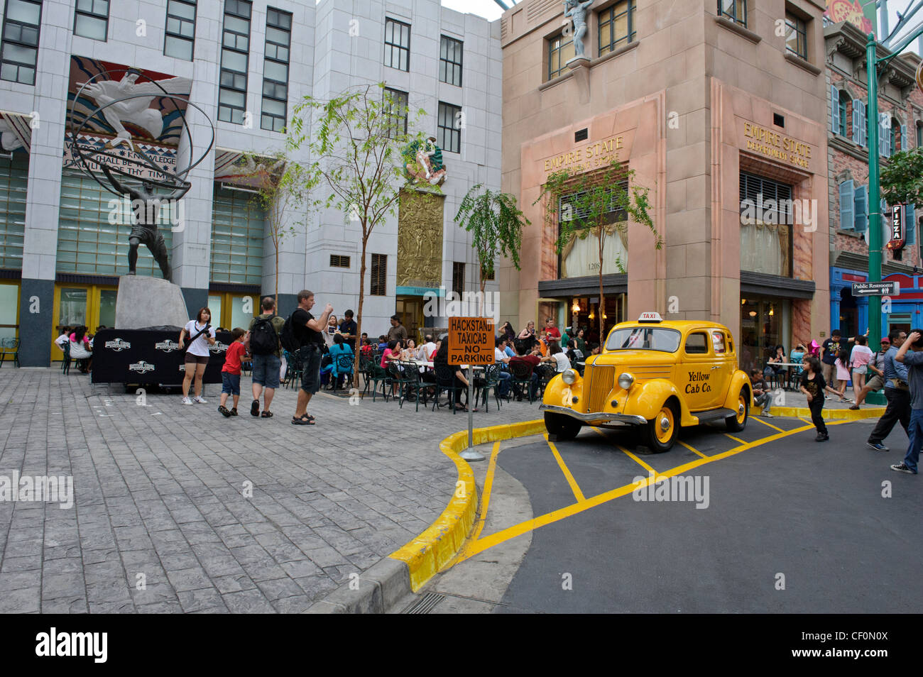 Street Scene, Universal Studios, Singapore Stock Photo - Alamy