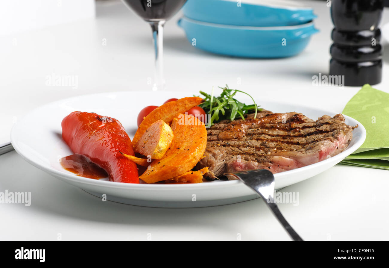Beef medallion hi-res stock photography and images - Alamy