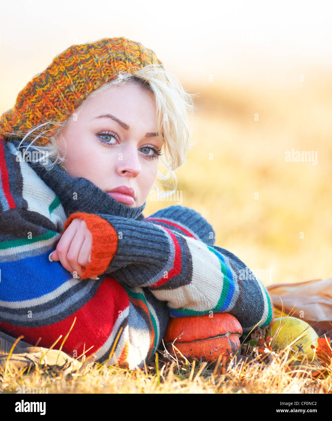 Portrait of a sad woman outdoor, sitting on the ground Stock Photo - Alamy