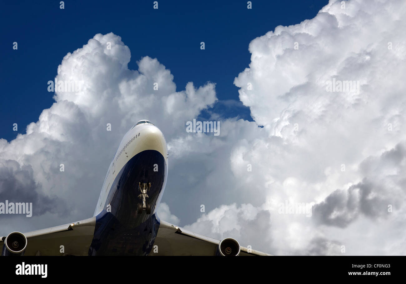 Boeing 747 before landing Stock Photo - Alamy