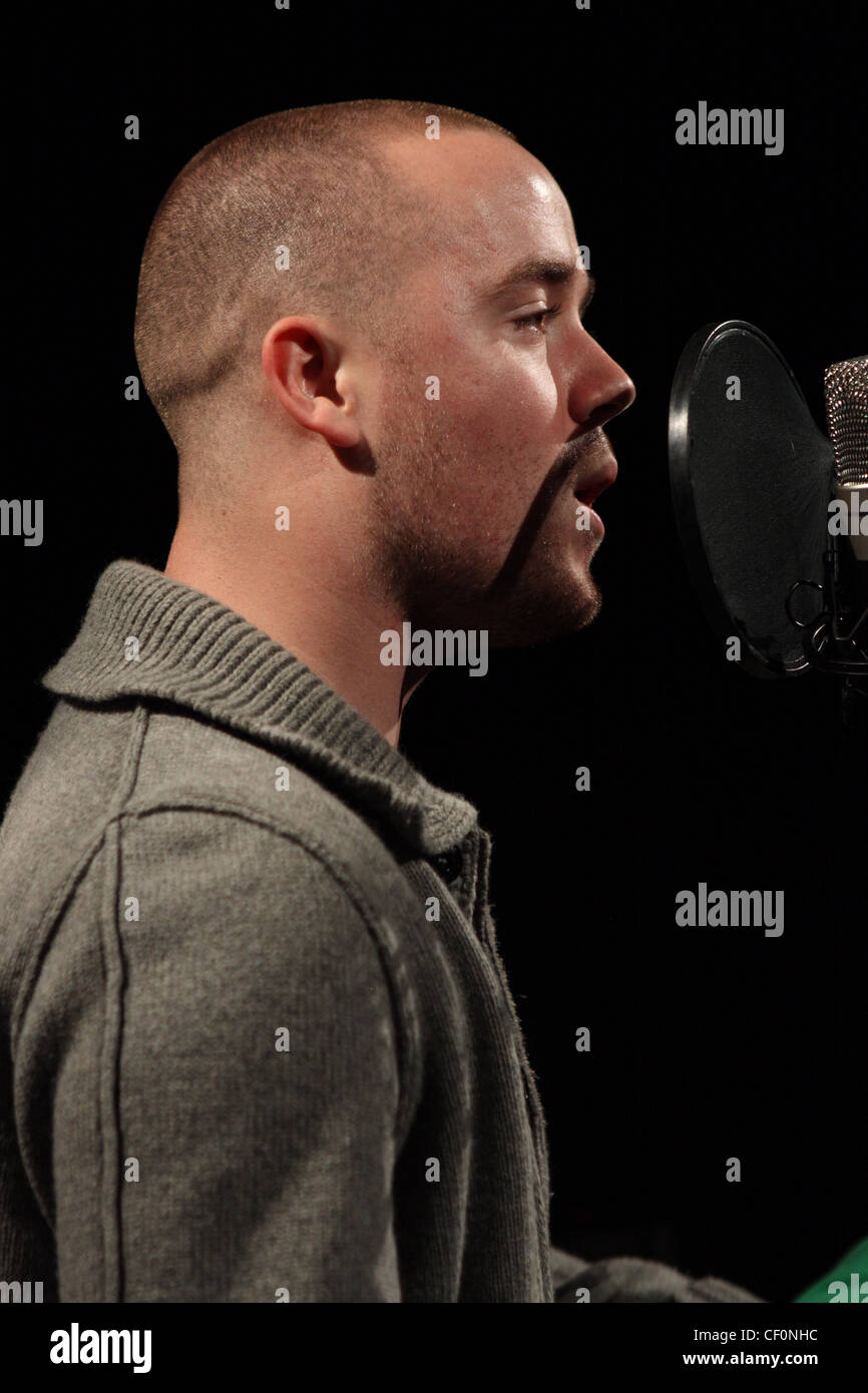 Singer, songwriter Maverick Sabre performs 'I need' for students at the ...