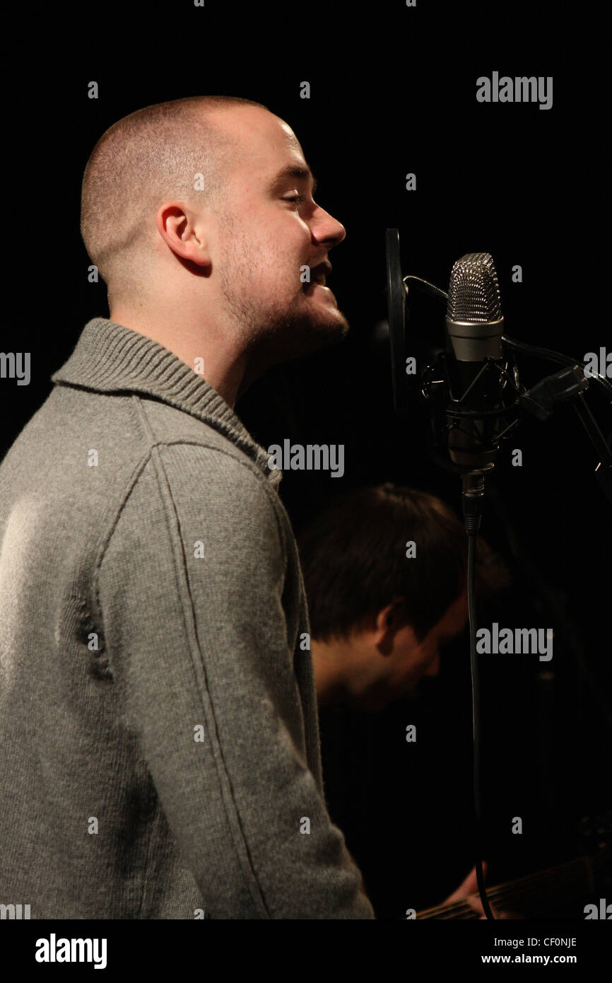Singer, songwriter Maverick Sabre performs 'I need' for students at the ...