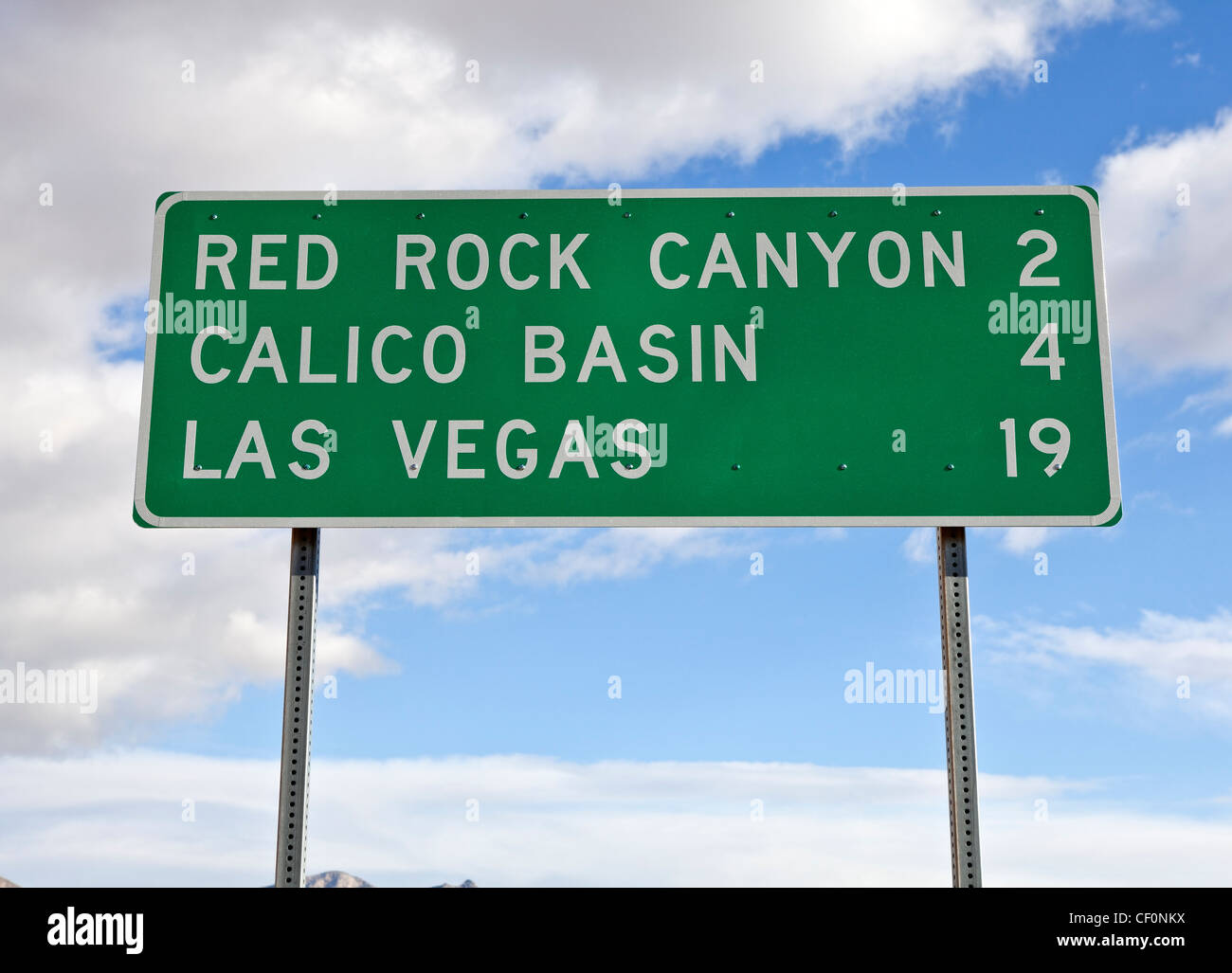 Green highway sign hi-res stock photography and images - Alamy