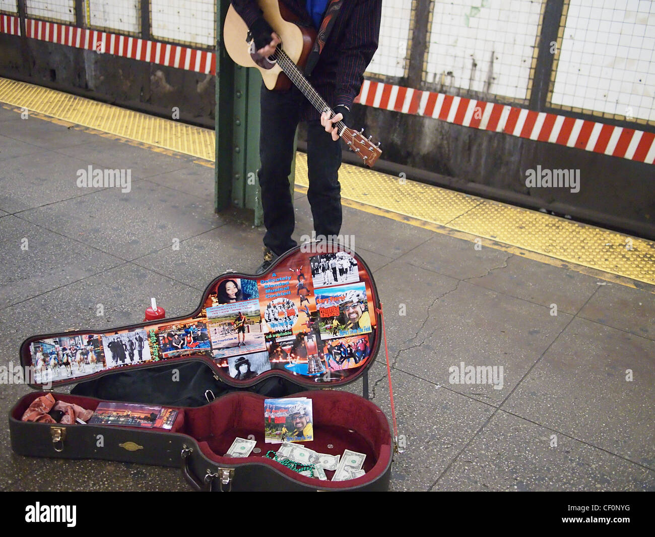 Musician in New York City subway station, Brooklyn Stock Photo - Alamy