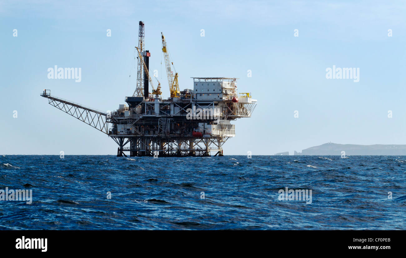 Oil production platform in the Santa Barbara Channel Stock Photo - Alamy