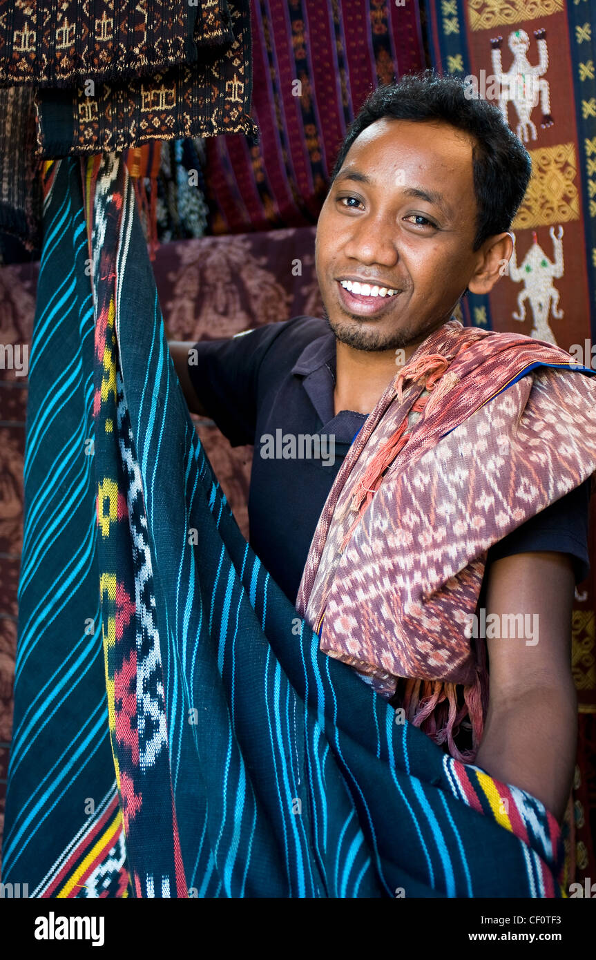 Pasar Ikat ende flores indonesia Stock Photo - Alamy