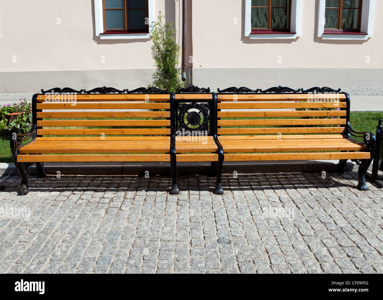 Bench square hi-res stock photography and images - Alamy