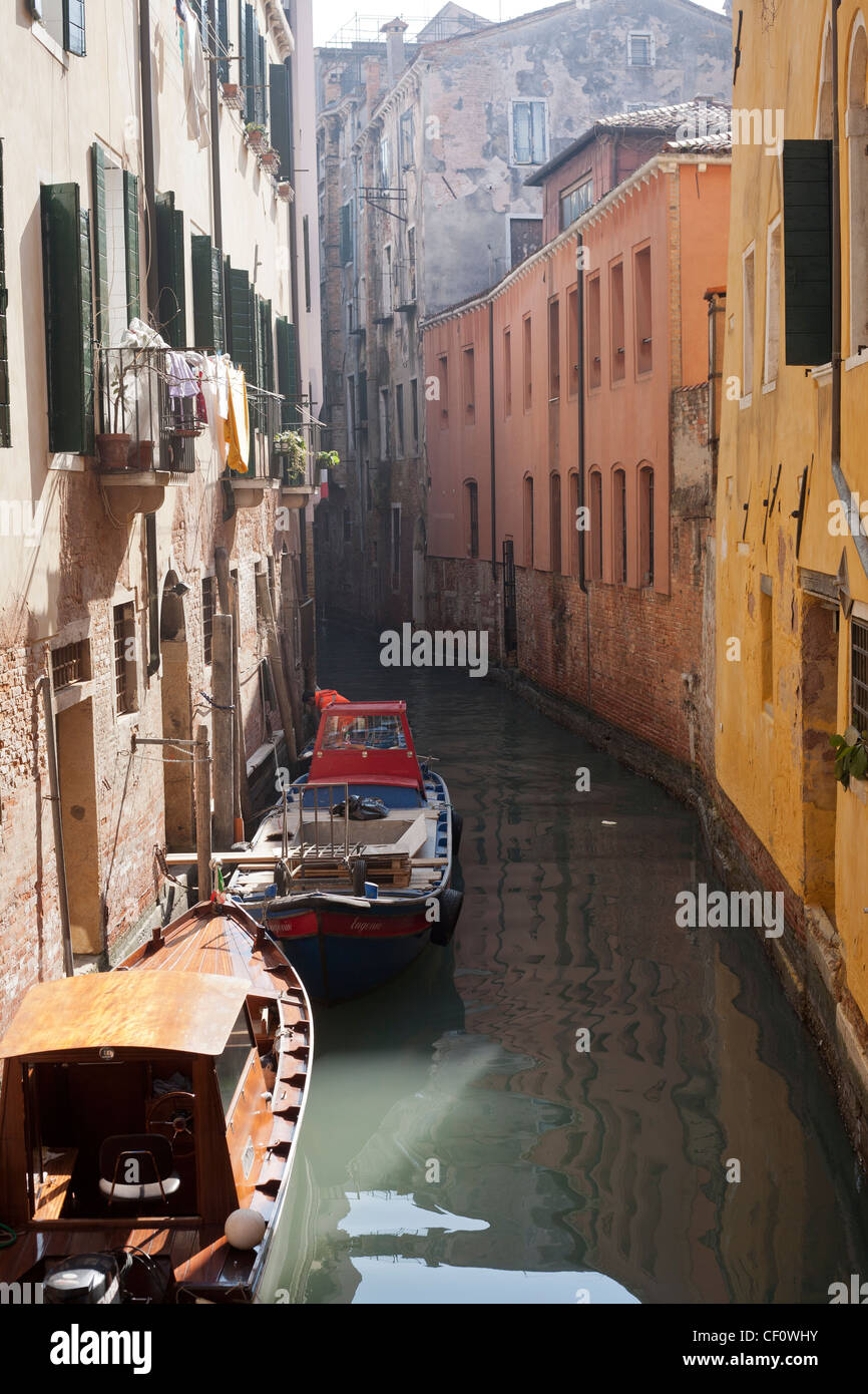 Street view of Venice Stock Photo - Alamy