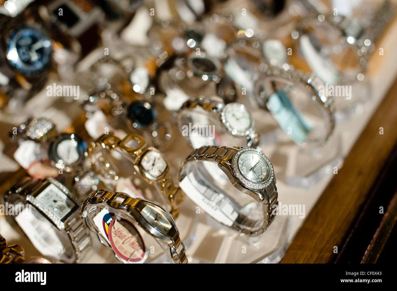 Jewelry and watches hi-res stock photography and images - Alamy
