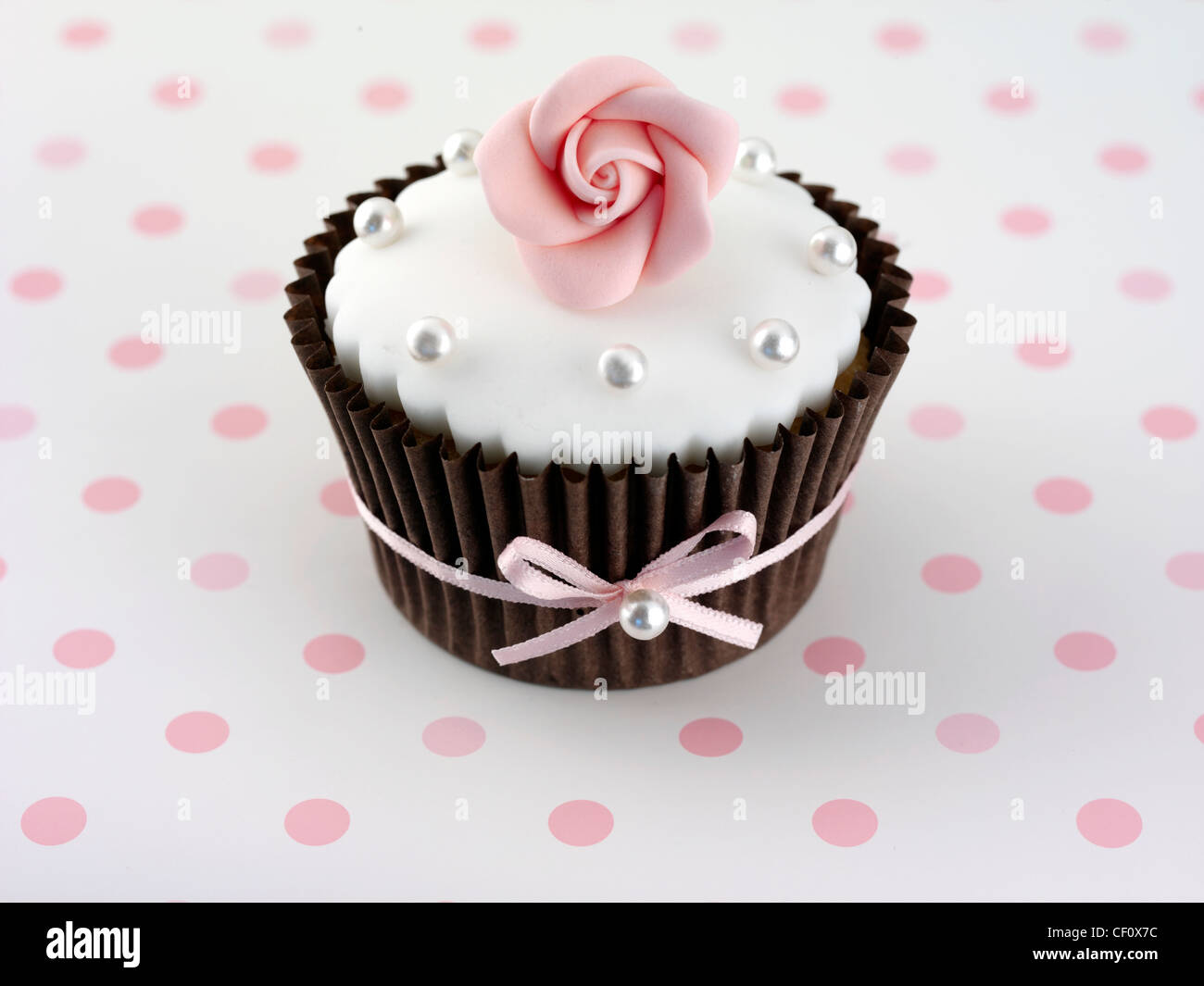 Couture cupcake hi-res stock photography and images - Alamy