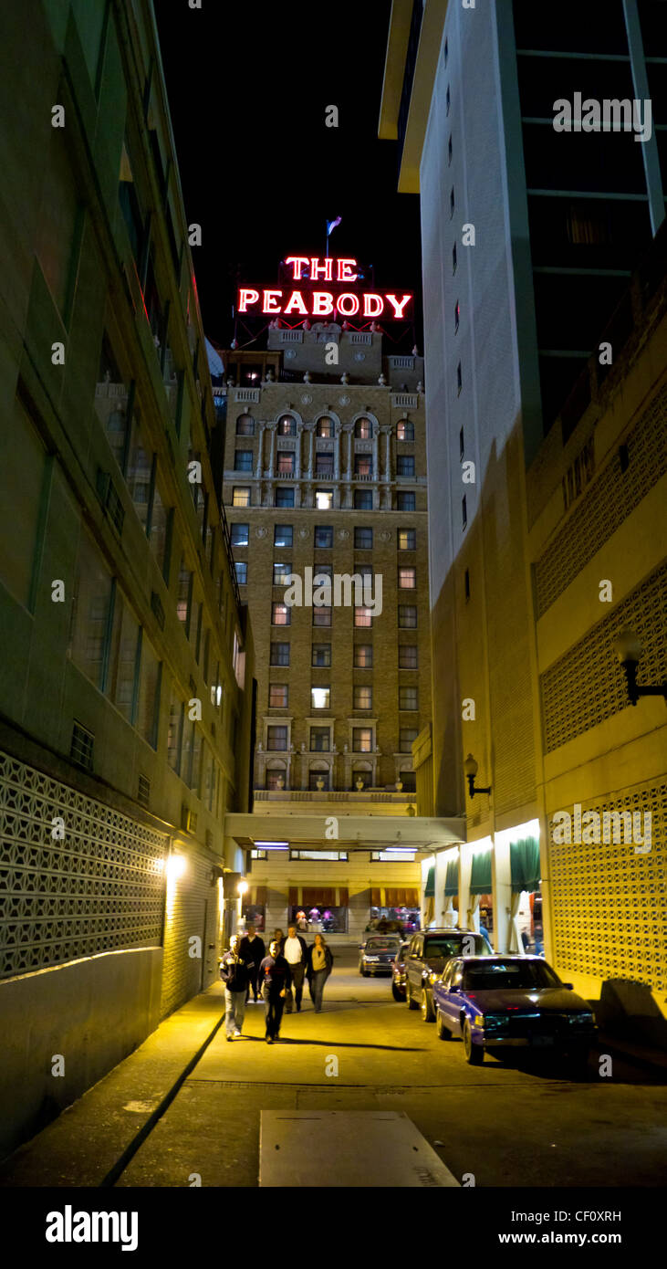 Narrow alley next to the Peabody Hotel leads to Charlie Vergos ...