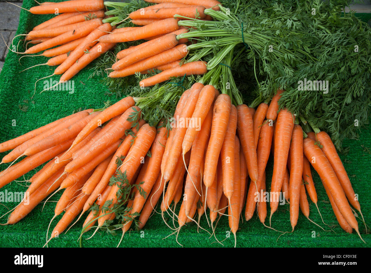 Carrots at the market stall Stock Photo - Alamy