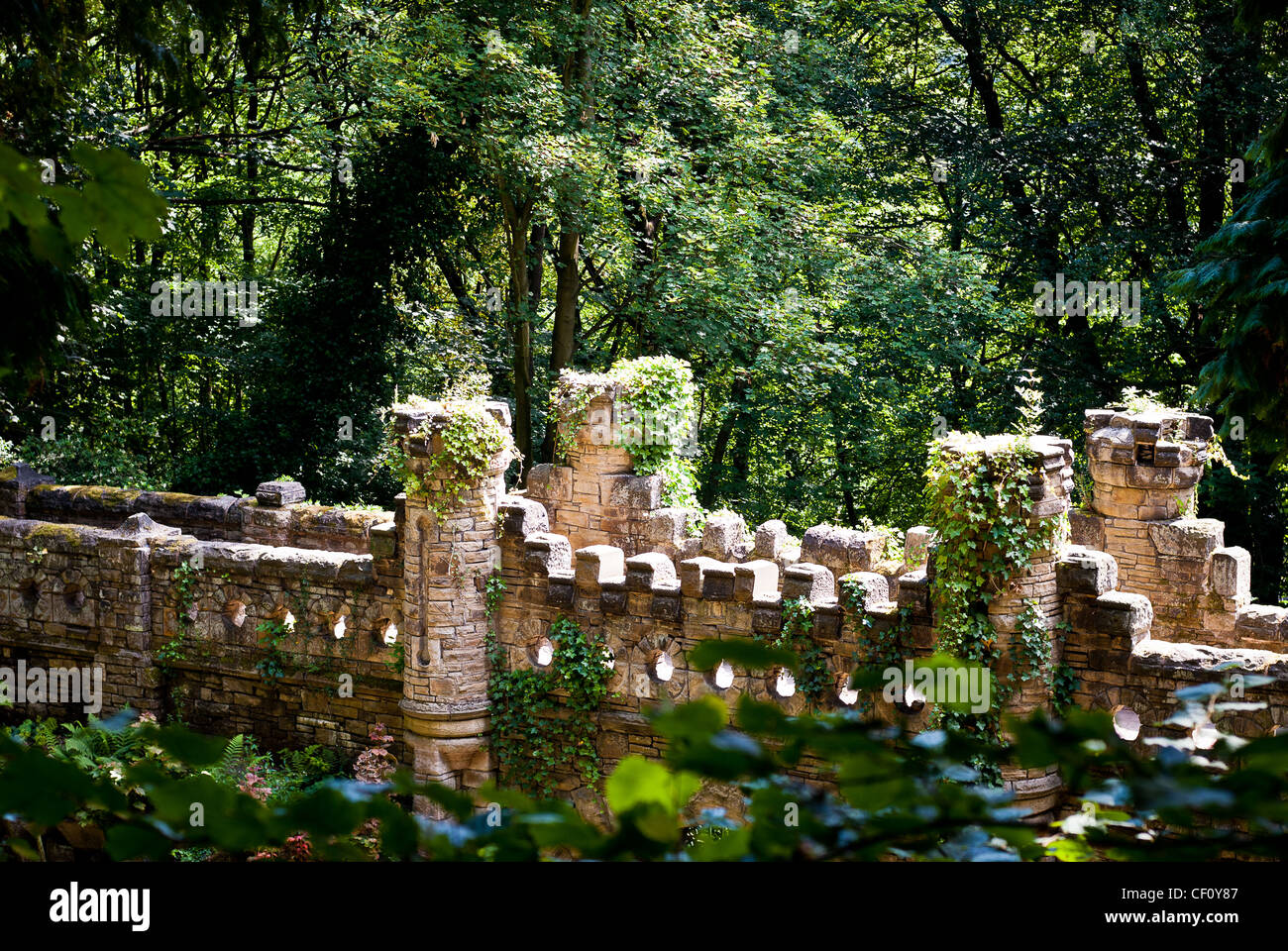 Ramparts on a bridge in Beaumont Park in Huddersfield Stock Photo - Alamy