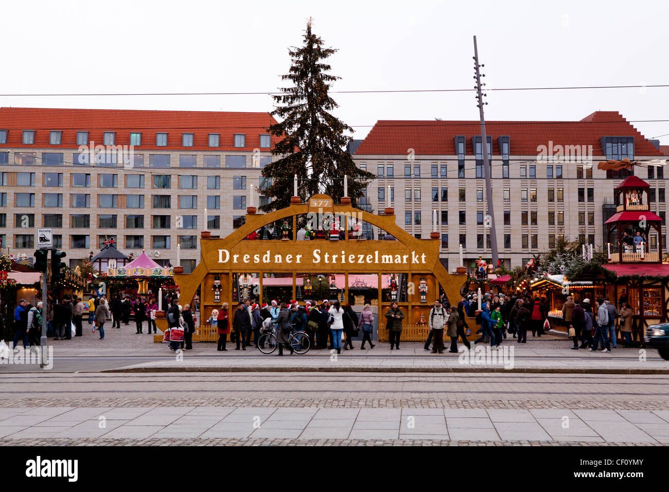 Dresdner Striezelmarkt, Dresden Christmas Market Stock Photo - Alamy