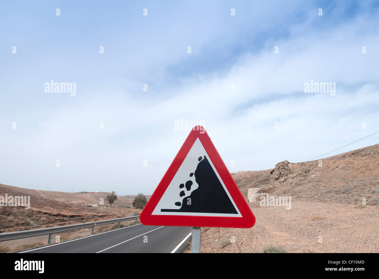 Falling rocks road sign road sign hi-res stock photography and images ...
