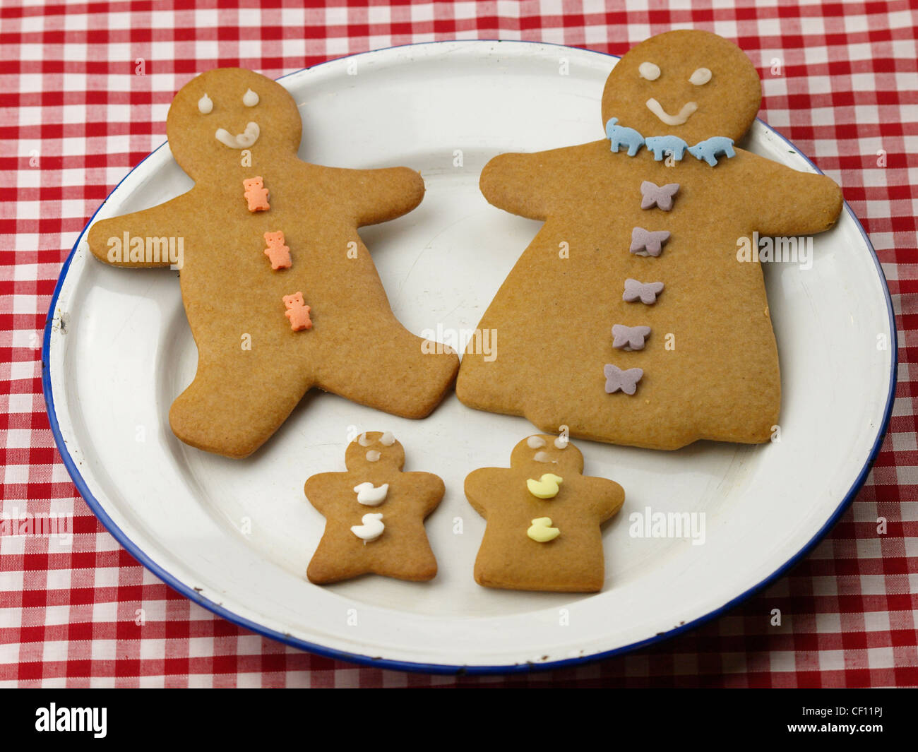 Ginger biscuits home made plate hi-res stock photography and images - Alamy