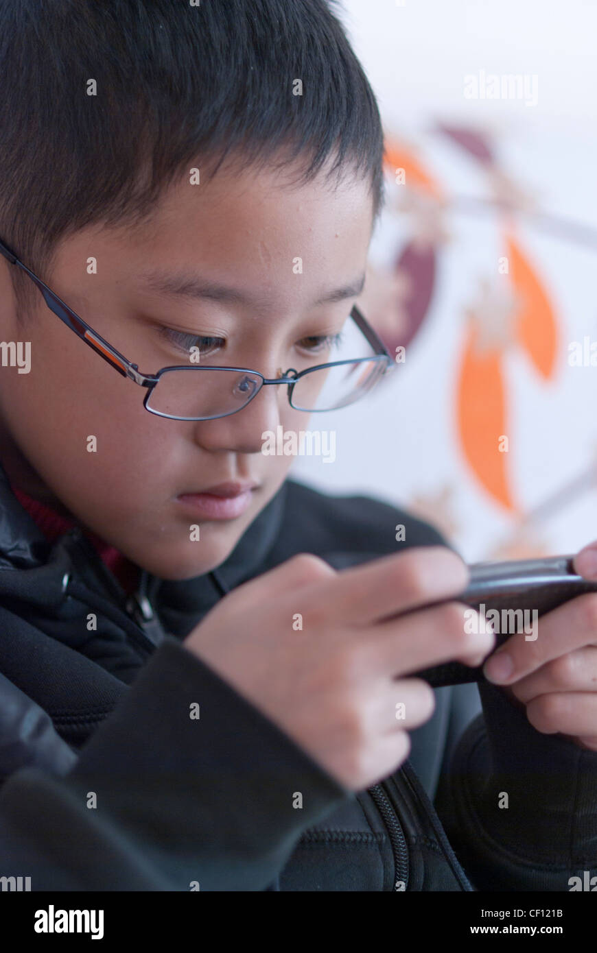 playing game with cellphone Stock Photo - Alamy