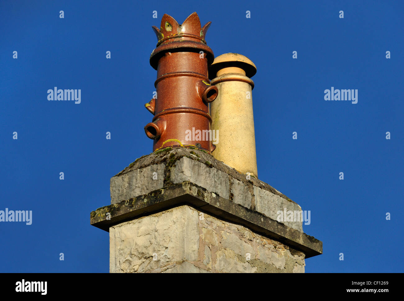 Two chimney house hi-res stock photography and images - Alamy