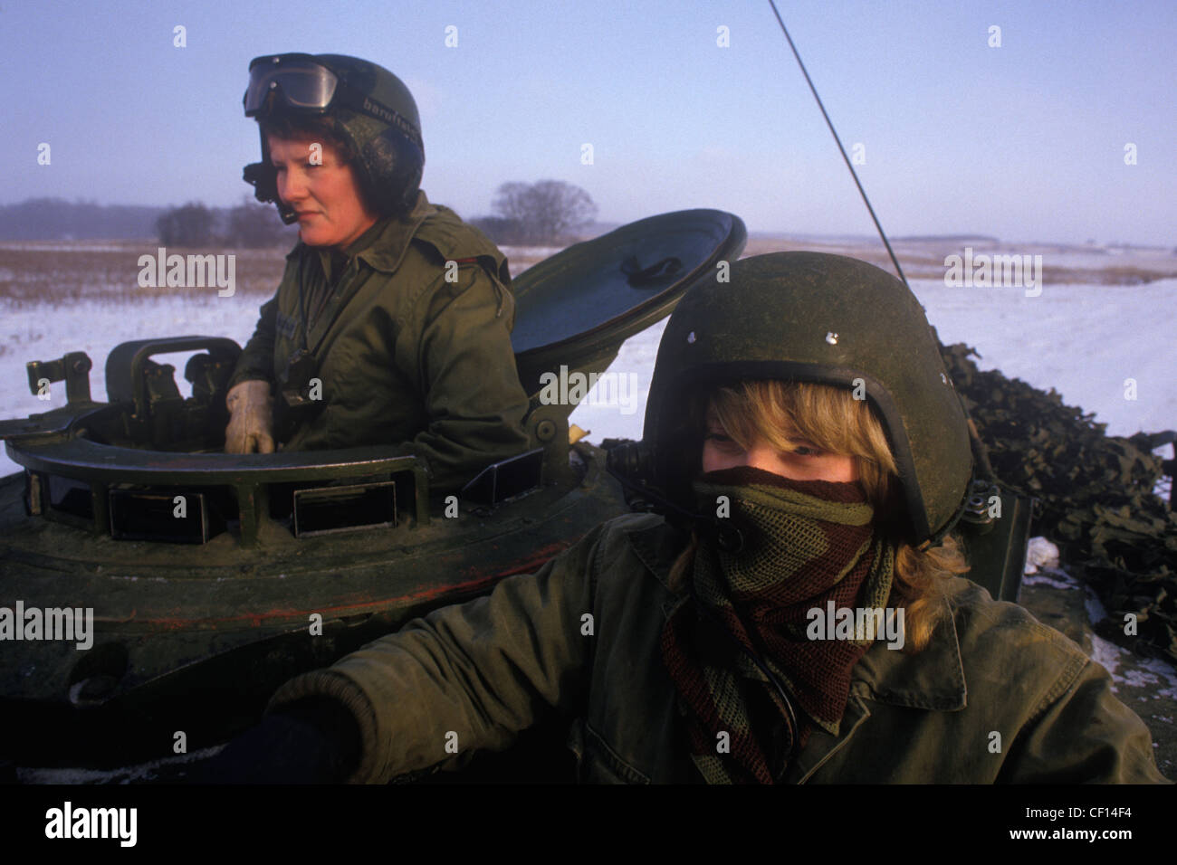 Women soldiers hi-res stock photography and images - Alamy