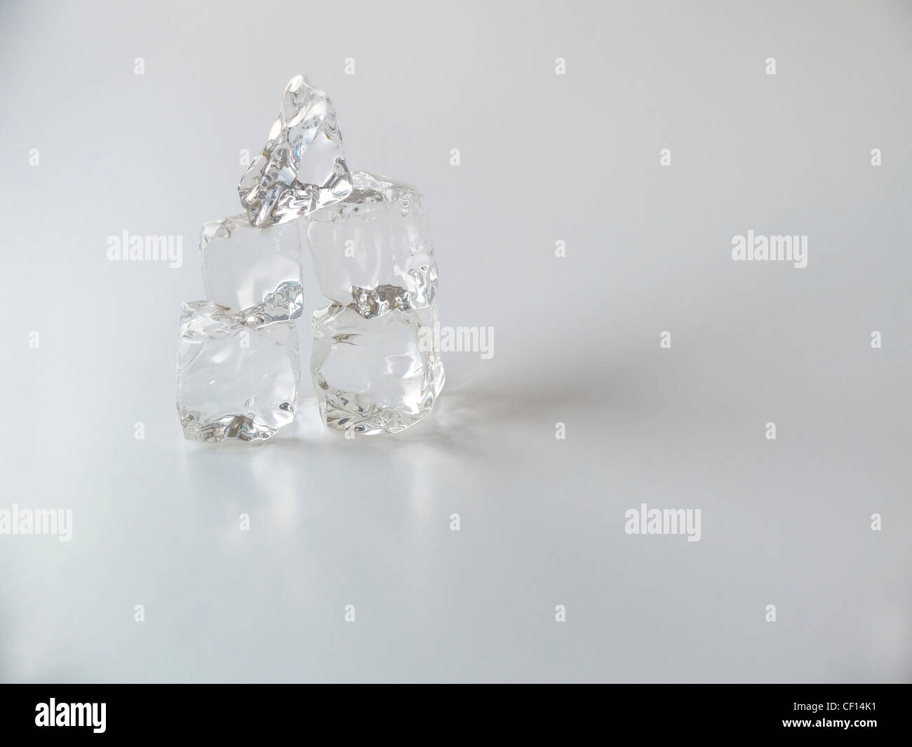 Pyramid ice cubes hi-res stock photography and images - Alamy