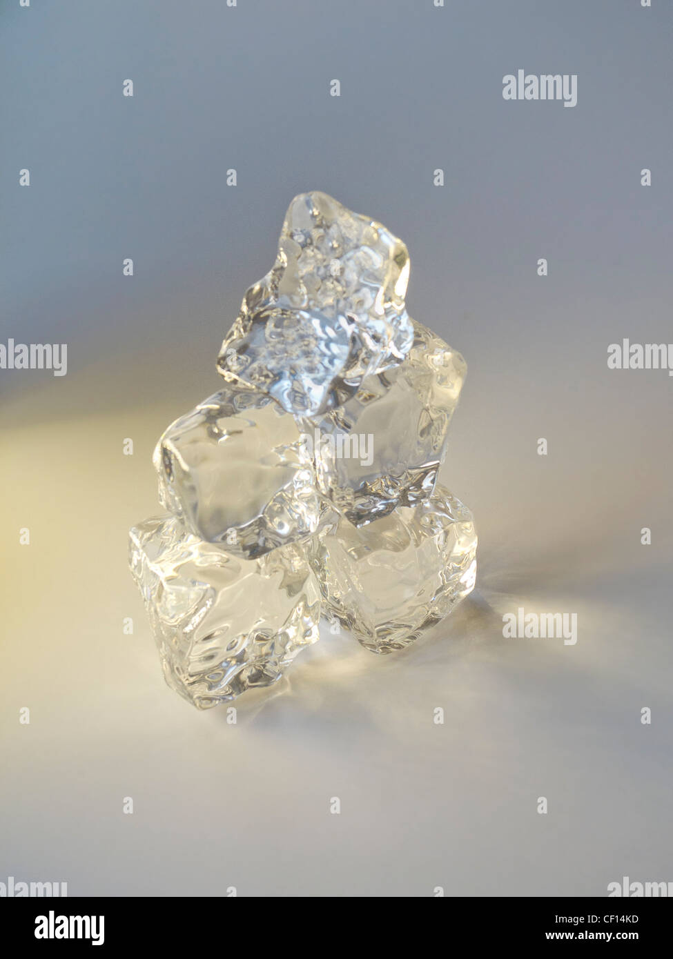 Pyramid ice cubes hi-res stock photography and images - Alamy