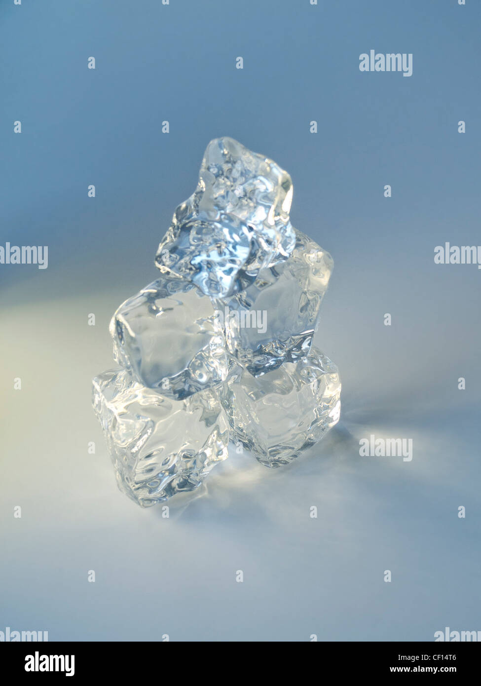 Pyramid ice cubes hi-res stock photography and images - Alamy