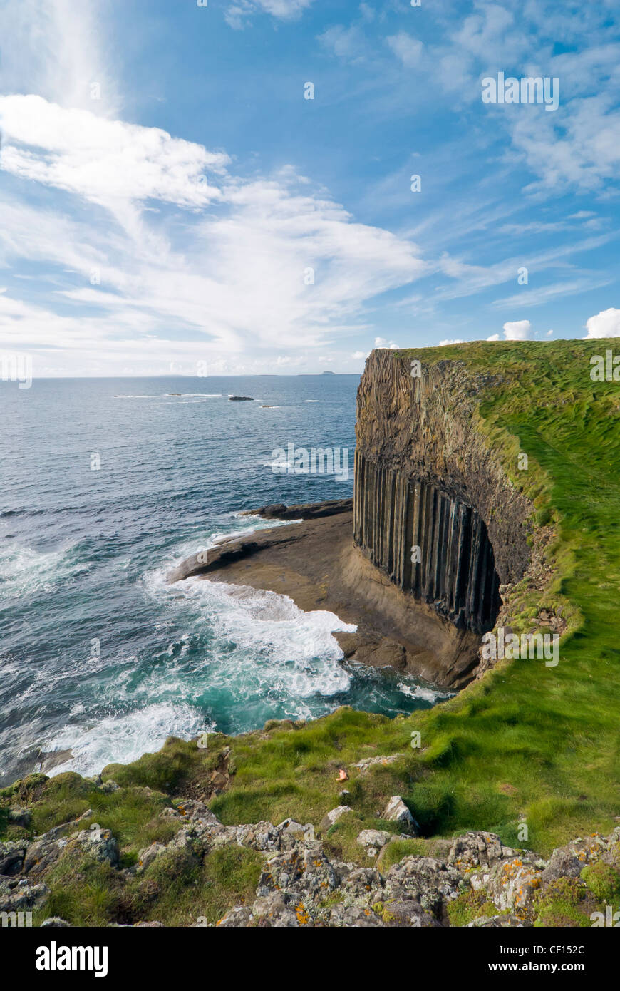 Basalt columns on the isle of staffa Stock Photo - Alamy
