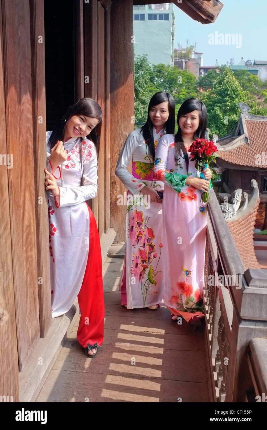 College student girls with Ao Dai dress, Temple of Literature, Hanoi ...