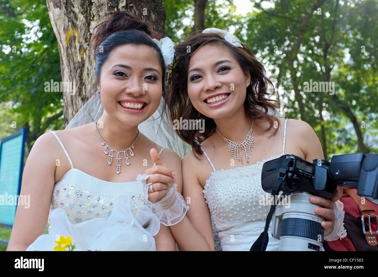 Two brides hi-res stock photography and images - Alamy